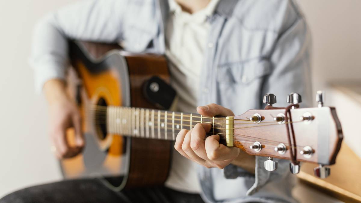 Guitar lessons for children and adults near Epsom Downs, KT17 from £15 ...