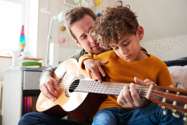 Guitar lessons for children and adults near Ruislip Gardens, HA4 from £ ...