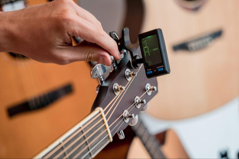 How to Tune a Guitar: Easy Methods for Beginners | MuseCoolMuseCool